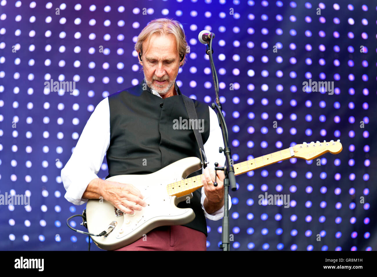 Mike rutherford hi-res stock photography and images - Alamy