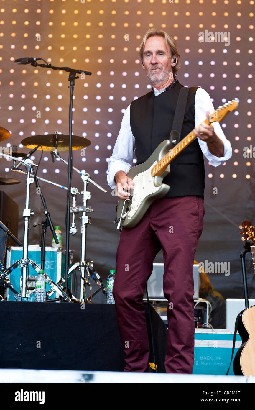 Mike rutherford hi-res stock photography and images - Alamy