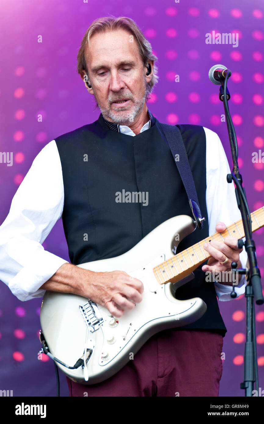 Mike And The Mechanics Live On Kiel Week 2014, June 24, Genesis-Member ...