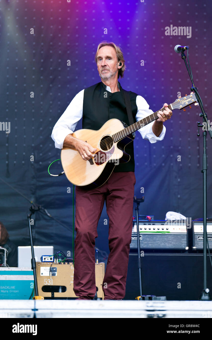 Mike rutherford hi-res stock photography and images - Alamy