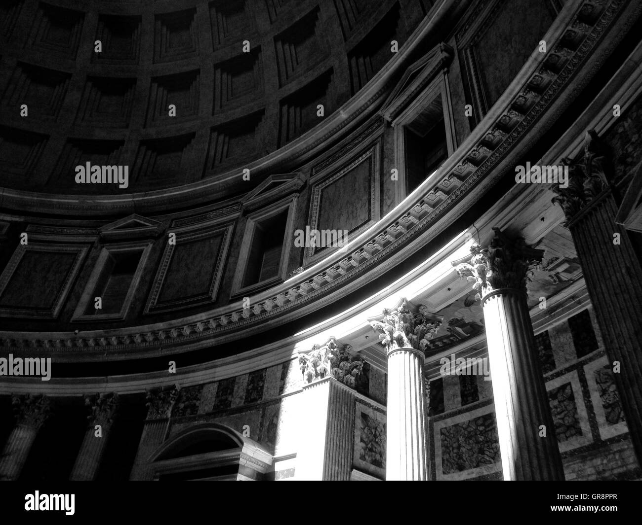 Inside the pantheon Black and White Stock Photos & Images - Alamy