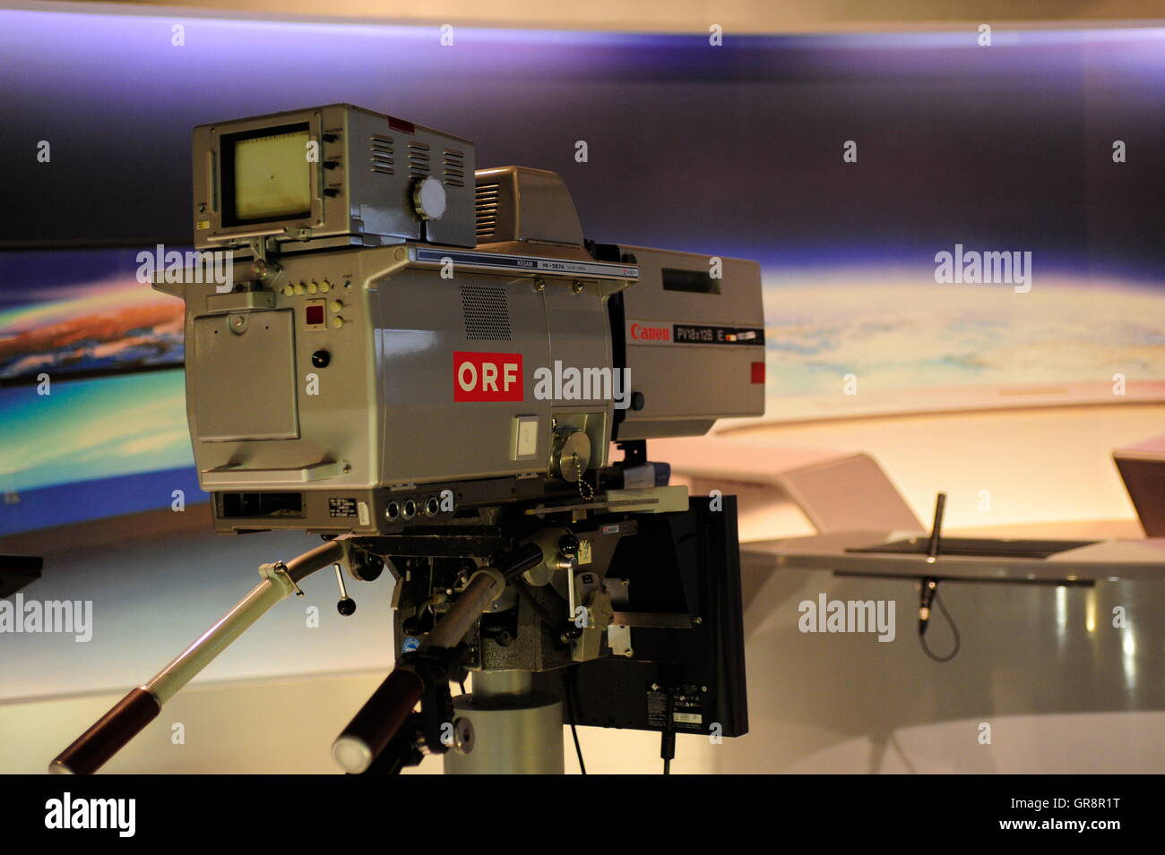 Teleprompter hi-res stock photography and images - Alamy