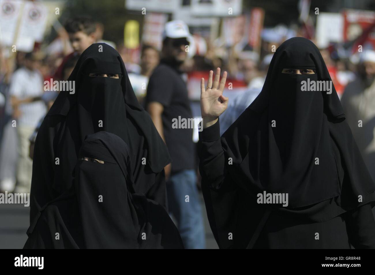 Veiled Woman-The Niqab Stock Photo - Alamy