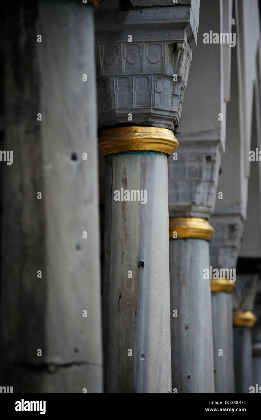 Istanbul-Topkapi Palace, Gilded Columns In The Reception Hall Stock ...