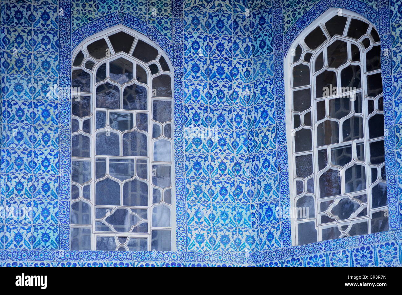 Istanbul-Topkapi Palace, Stained Glass Windows And Iznik Tiles Fayancen ...