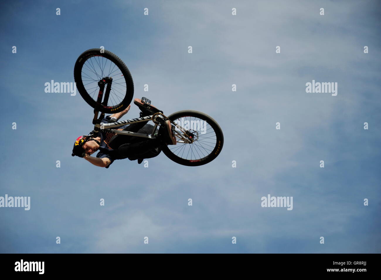 Extreme sport hi-res stock photography and images - Alamy