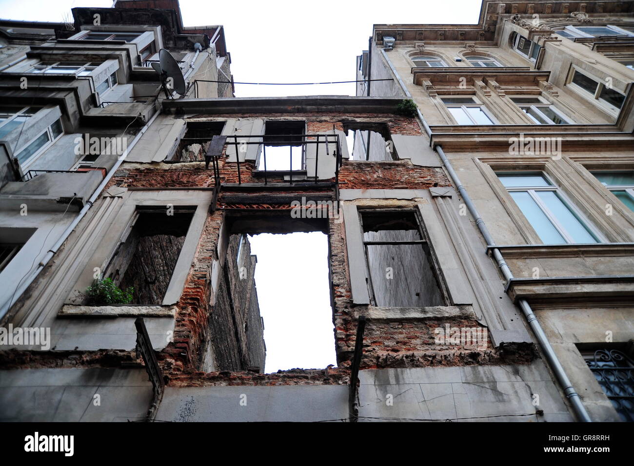 Bohemian Cihangir Neighborhood In Beyoglu District Of Istanbul Stock ...