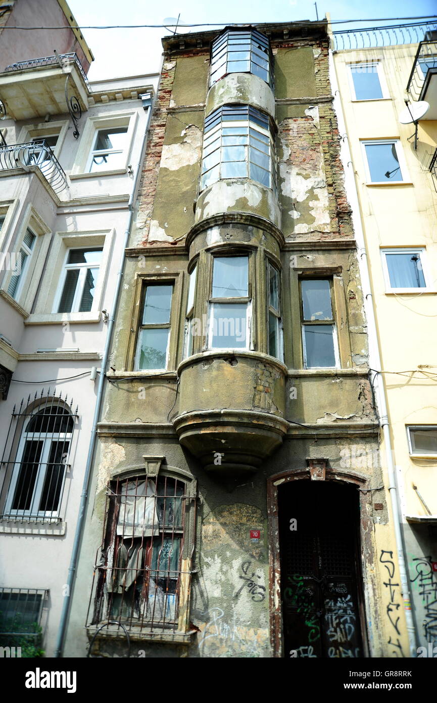 Bohemian Cihangir Neighborhood In Beyoglu District Of Istanbul Stock ...