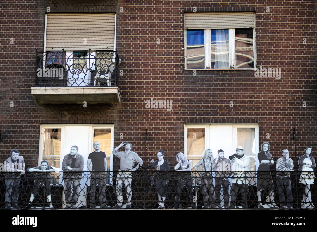 Installation of bricks hi-res stock photography and images - Alamy