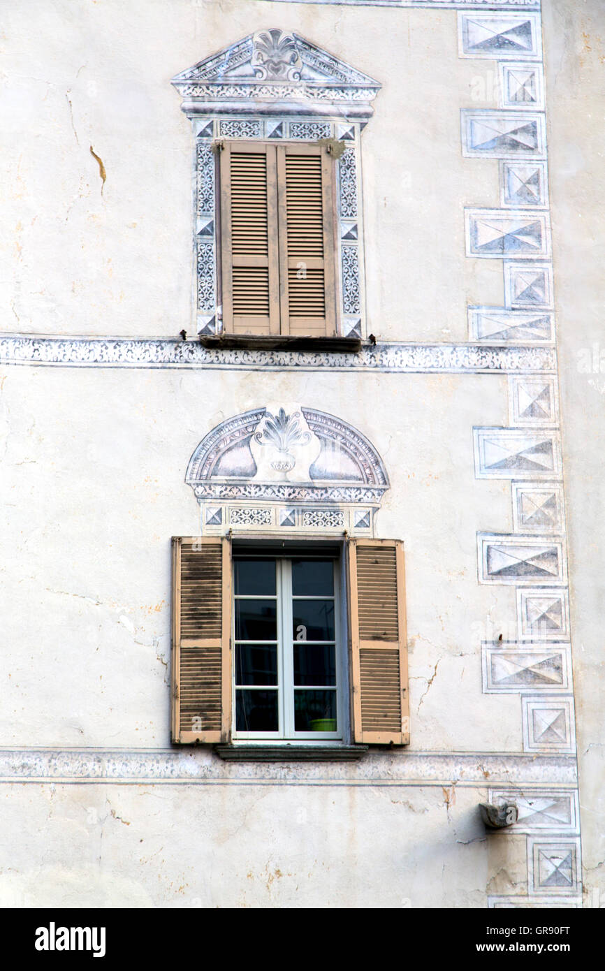 Closed and open shutters hi-res stock photography and images - Alamy