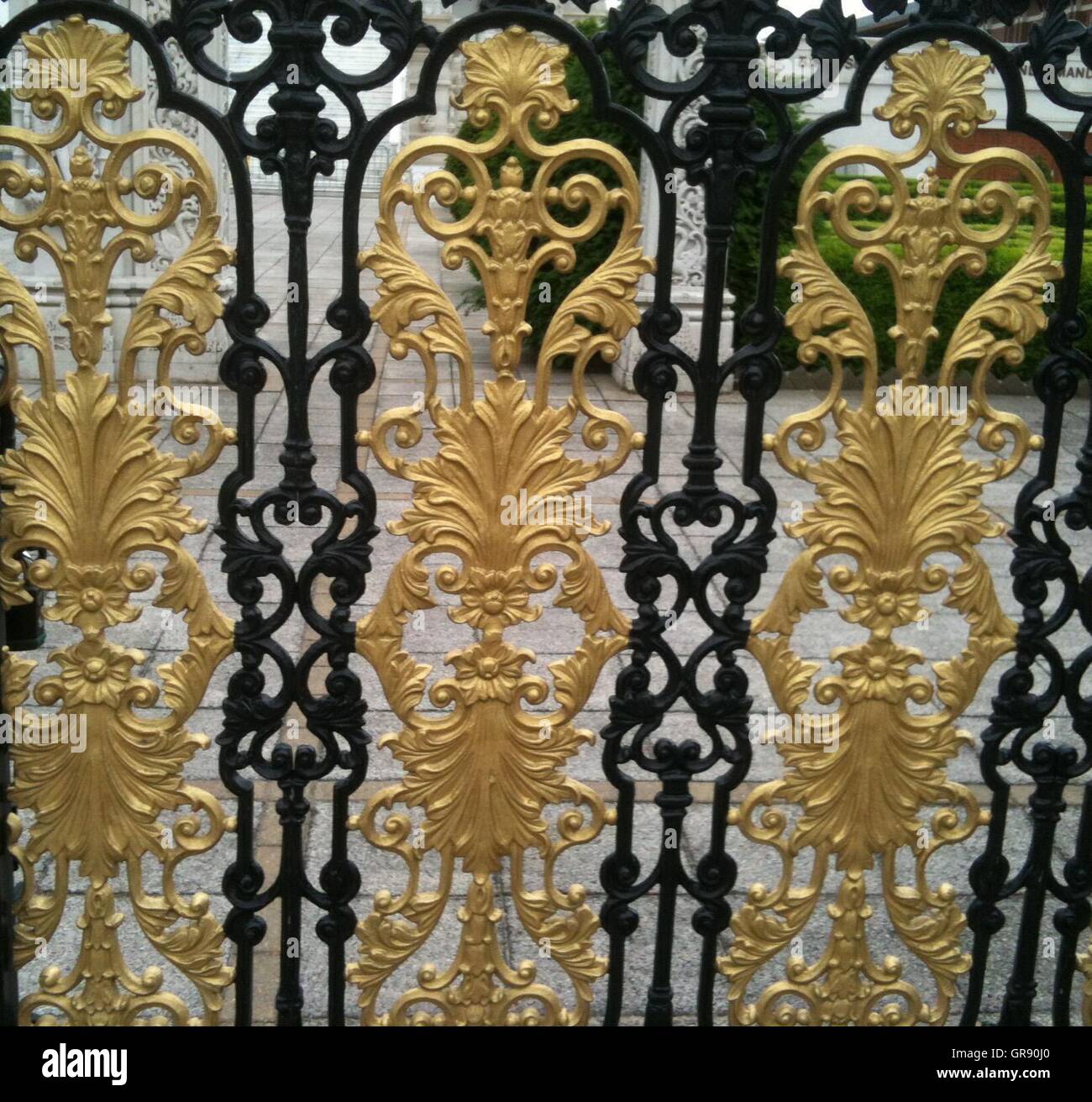 Black Metal Gate High Resolution Stock Photography and Images - Alamy