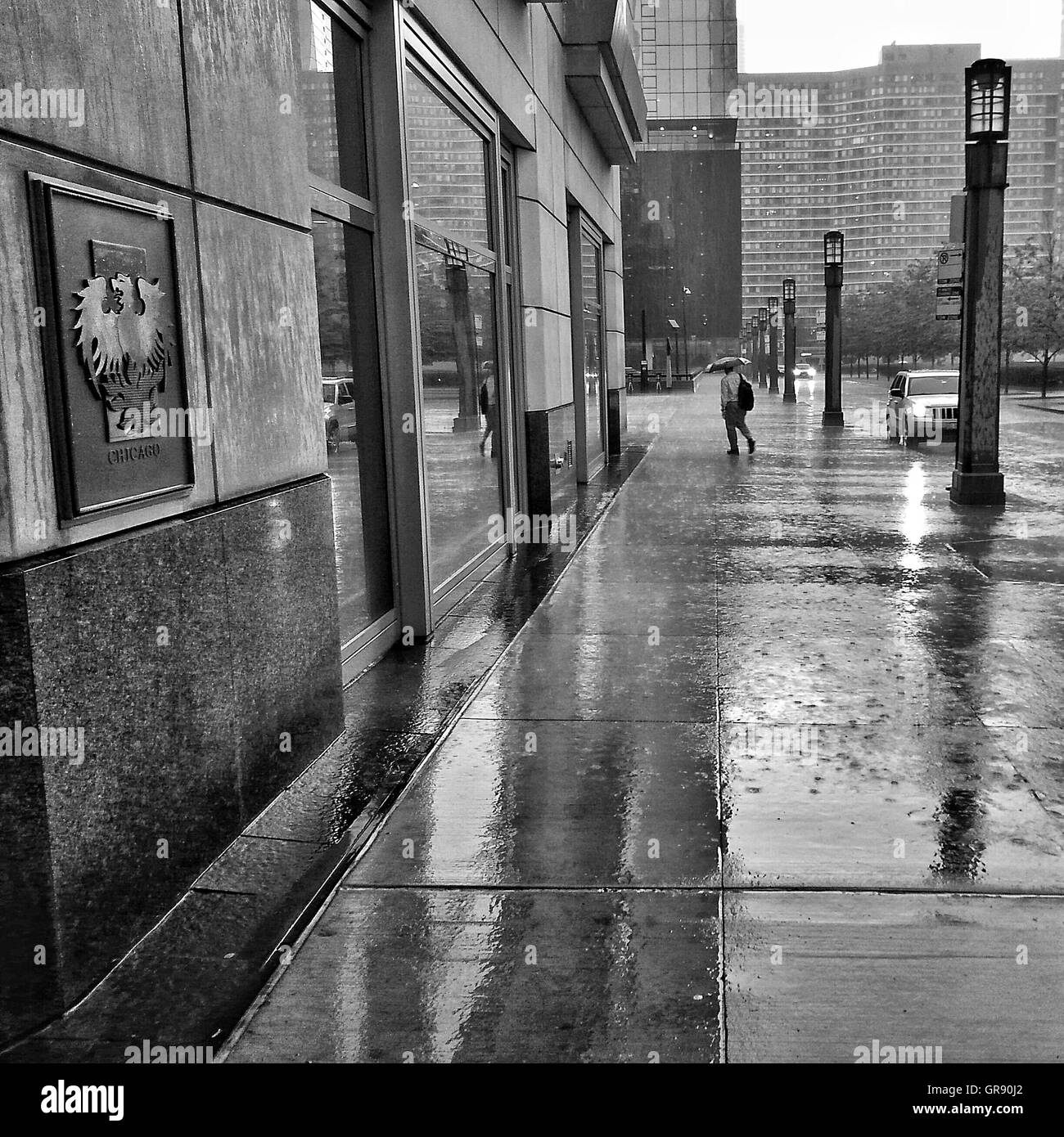 Rainy street in chicago hi-res stock photography and images - Alamy