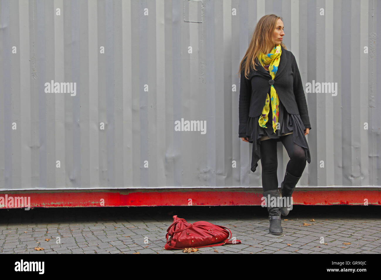 Lean against the wall hi-res stock photography and images - Alamy