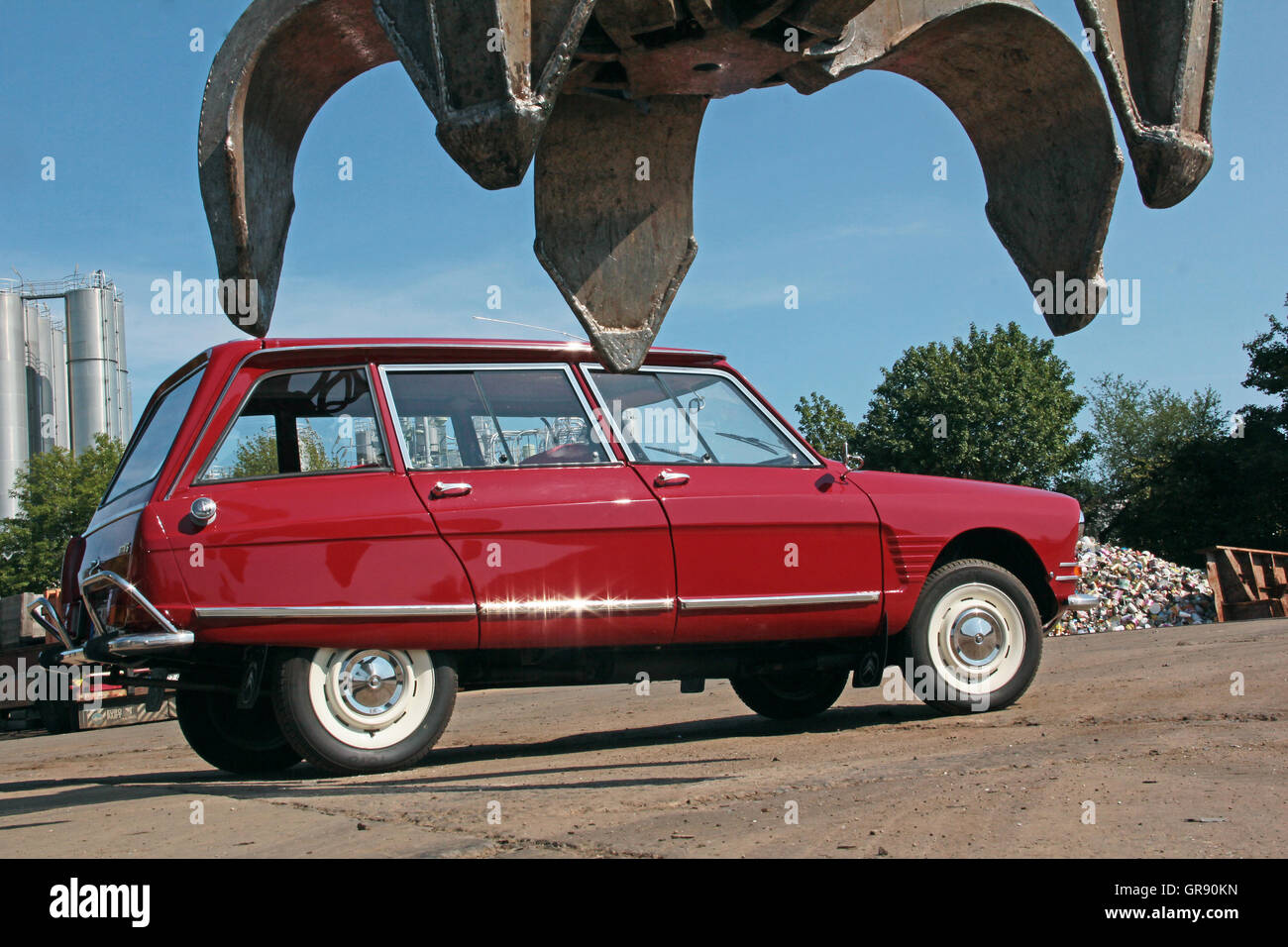 Citroen Ami 6 Break Club Built In 1968 At A Junkyard Stock Photo - Alamy