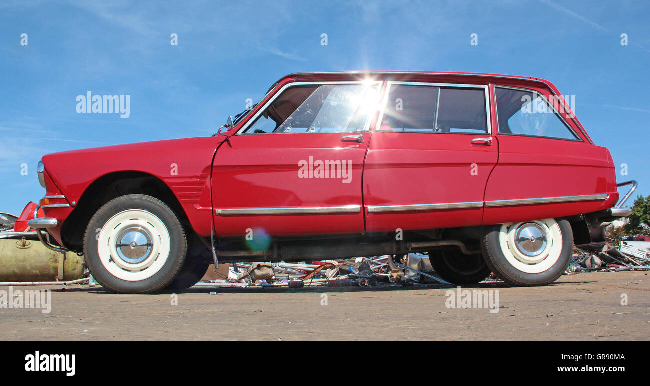 Citroen Ami 6 Break Club Built In 1968 At A Junkyard Stock Photo - Alamy