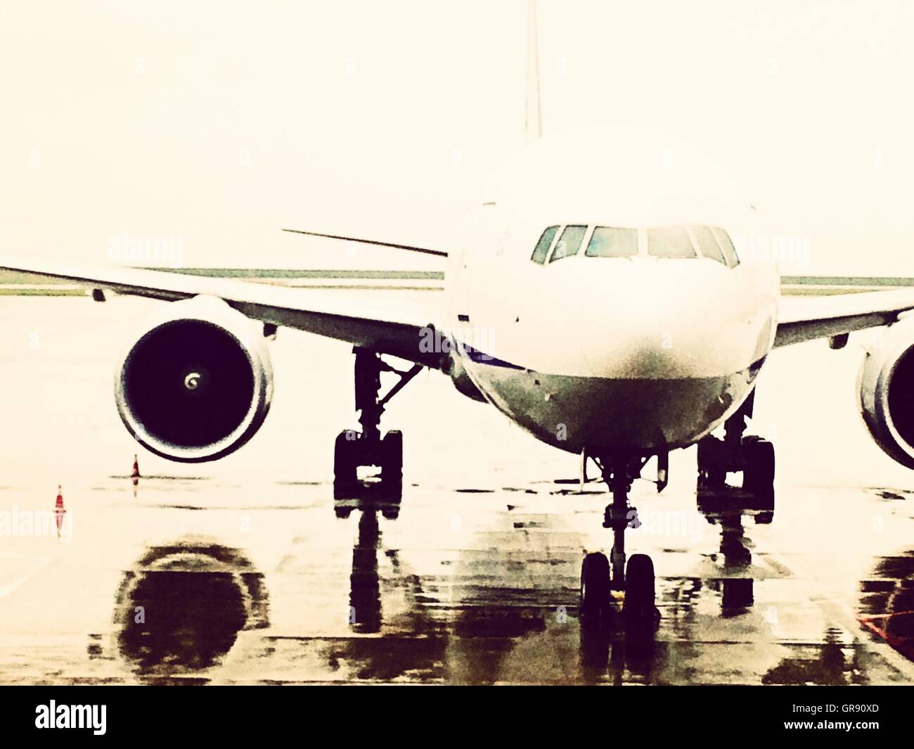 Runway on water hi-res stock photography and images - Alamy