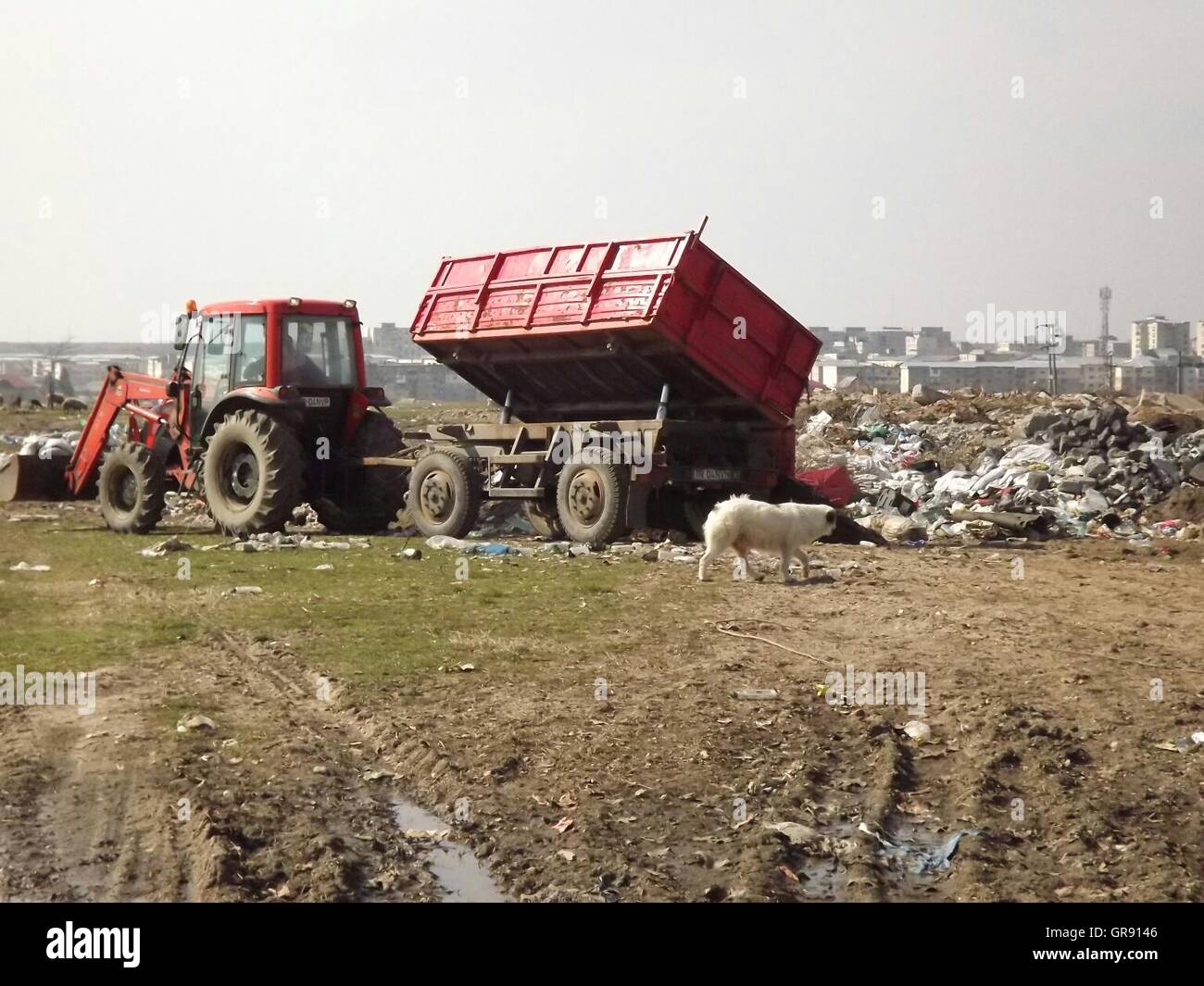 Tractor trailer garbage dump hi-res stock photography and images - Alamy