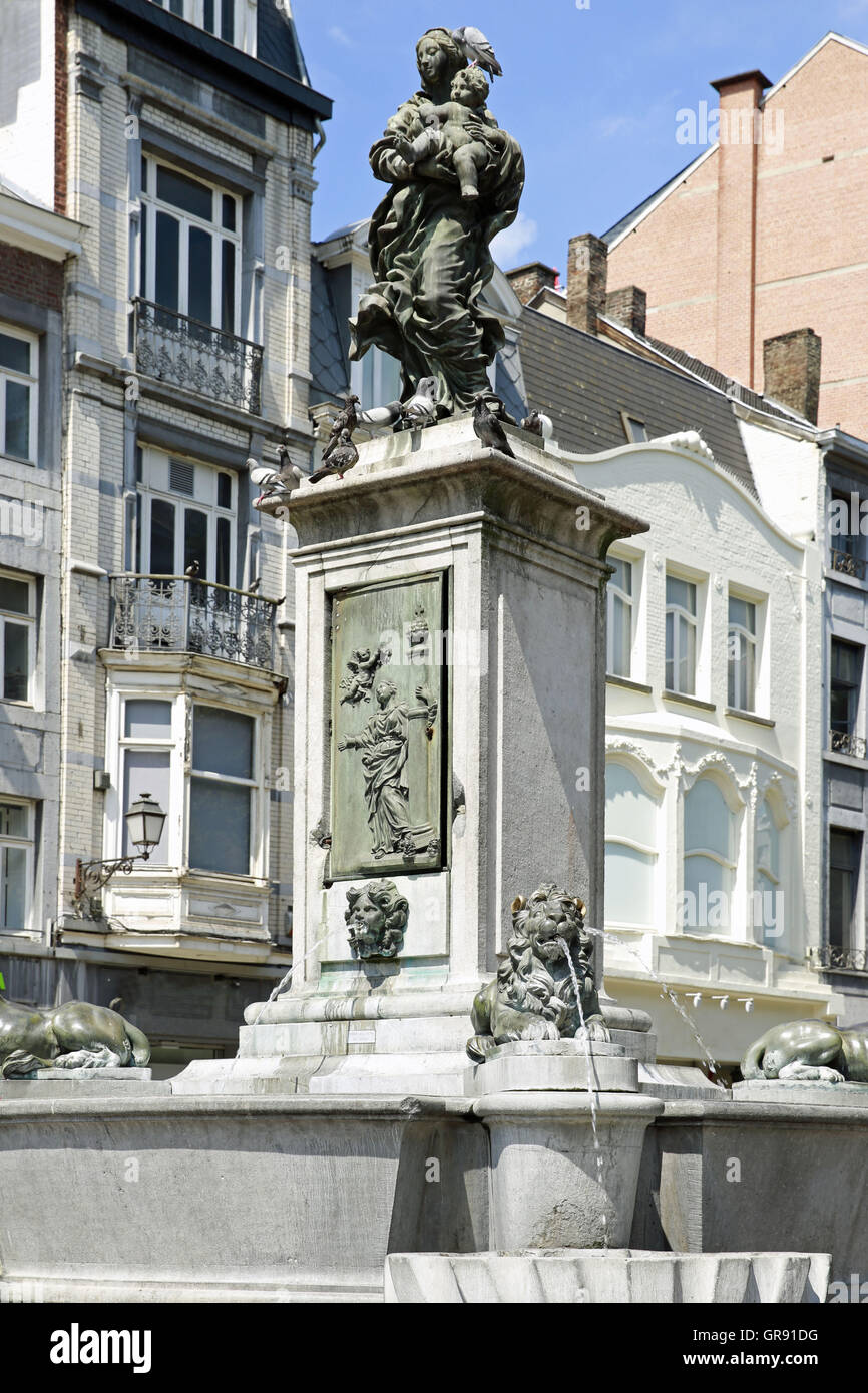 Fountain in the center of liege hi-res stock photography and images - Alamy