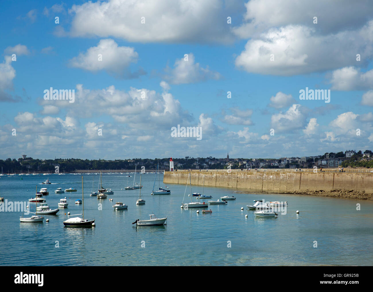 Saint malo ferry hi-res stock photography and images - Alamy
