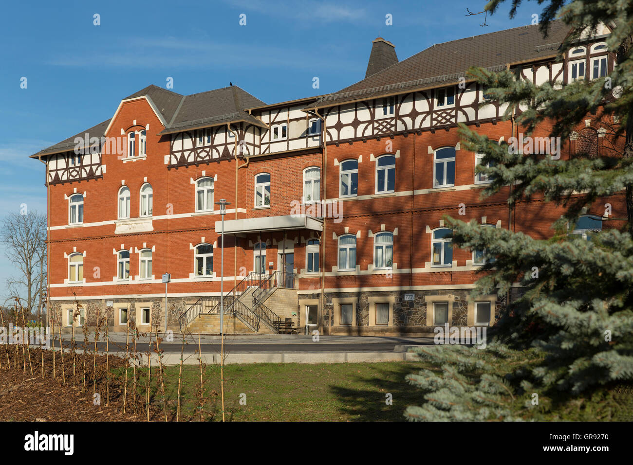Old hospital buildings hi-res stock photography and images - Alamy