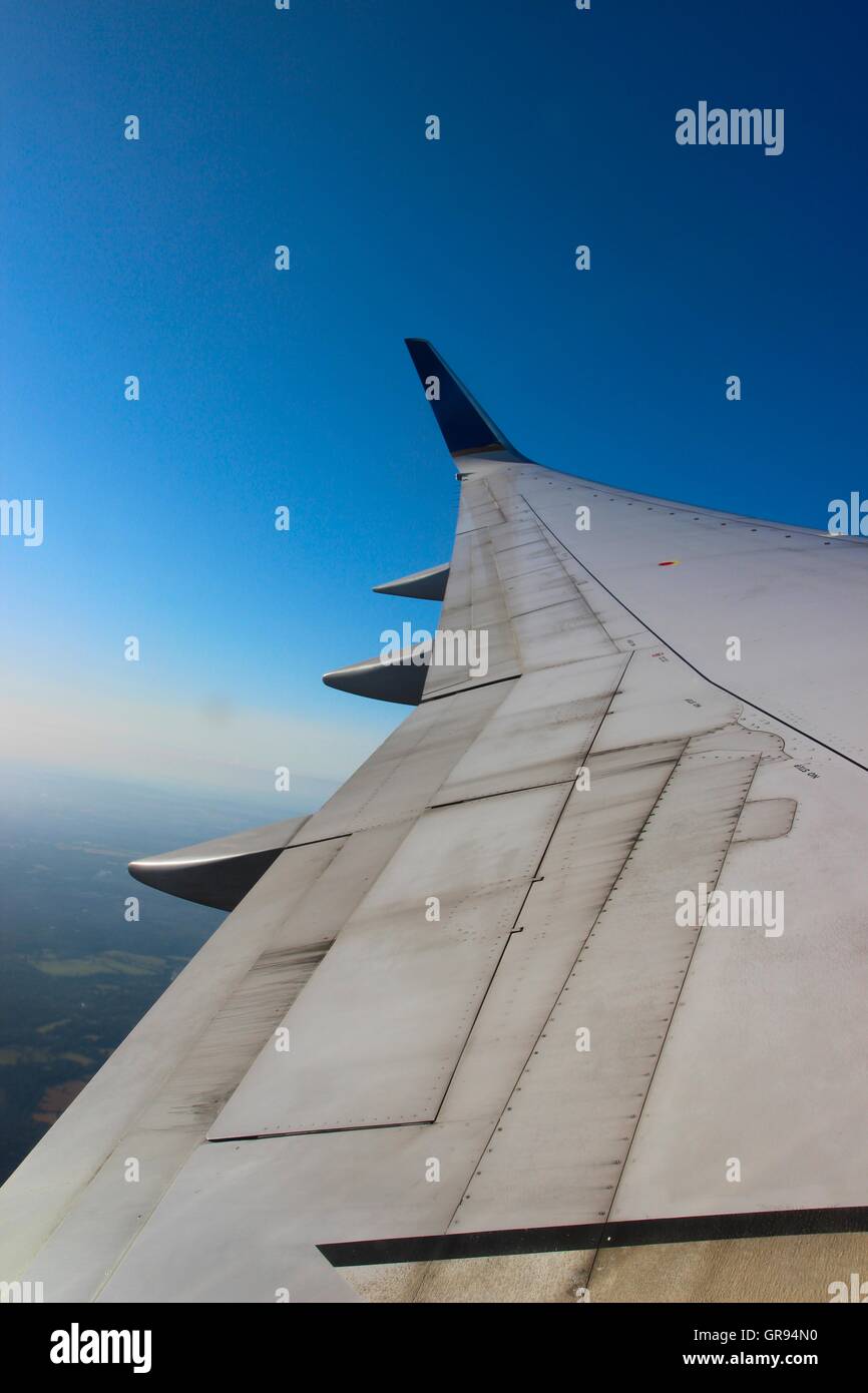 Aircraft wing after take off from London Heathrow Stock Photo - Alamy