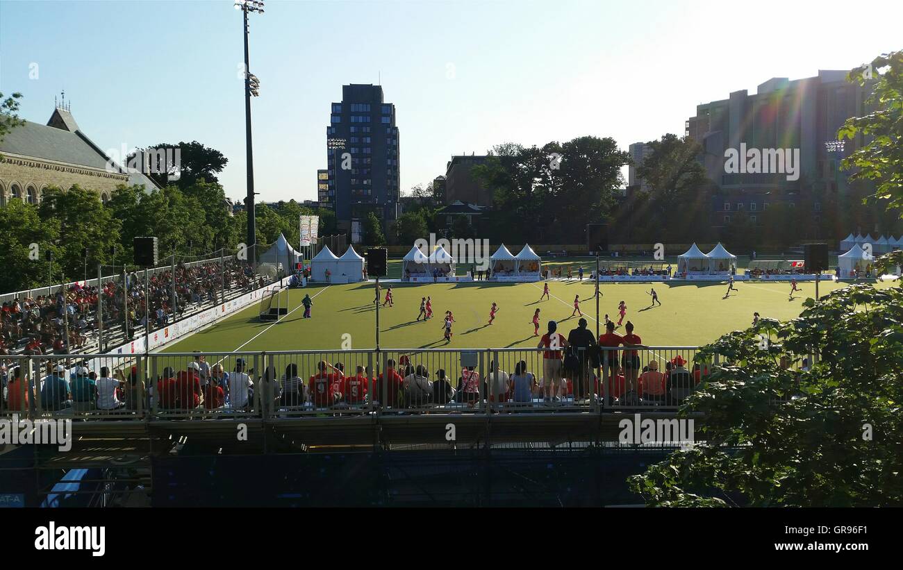 Crowd watching sport hi-res stock photography and images - Alamy