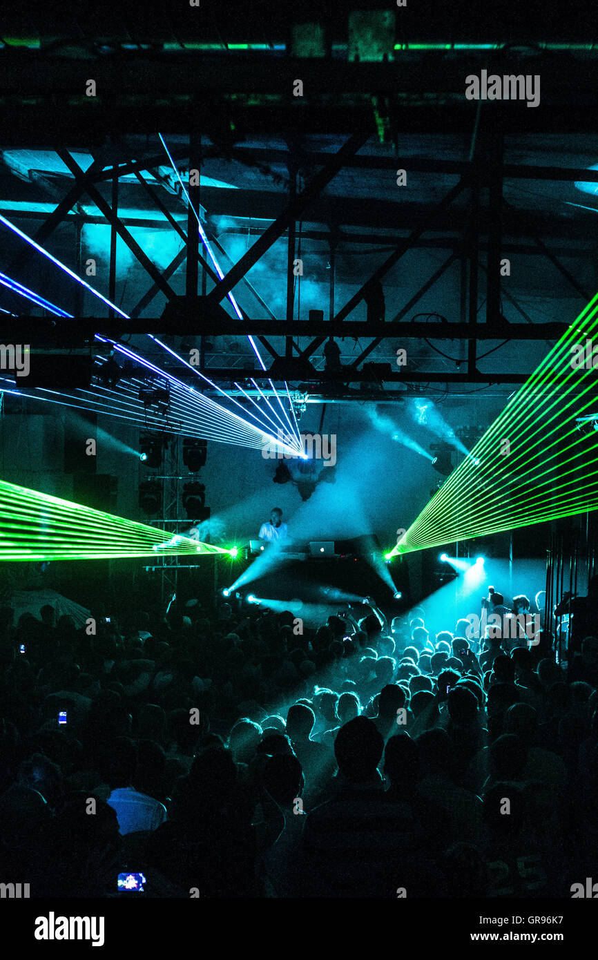 Crowded Nightclub High Resolution Stock Photography and Images - Alamy