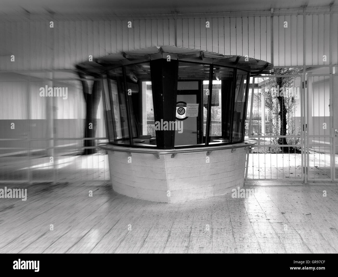 Security guard booth hi-res stock photography and images - Alamy