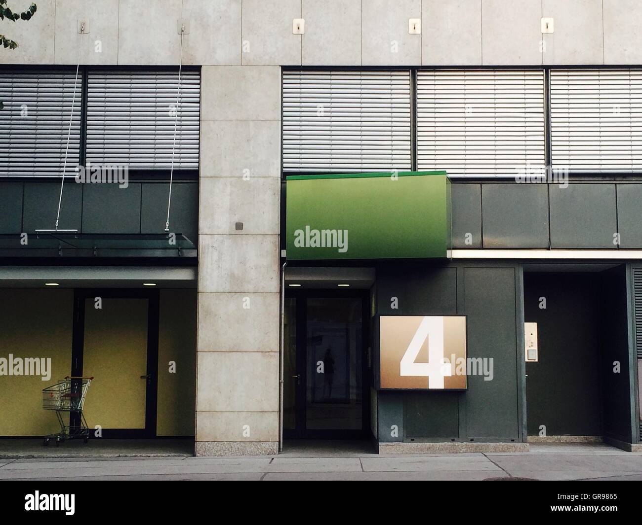 4 sign hi-res stock photography and images - Alamy