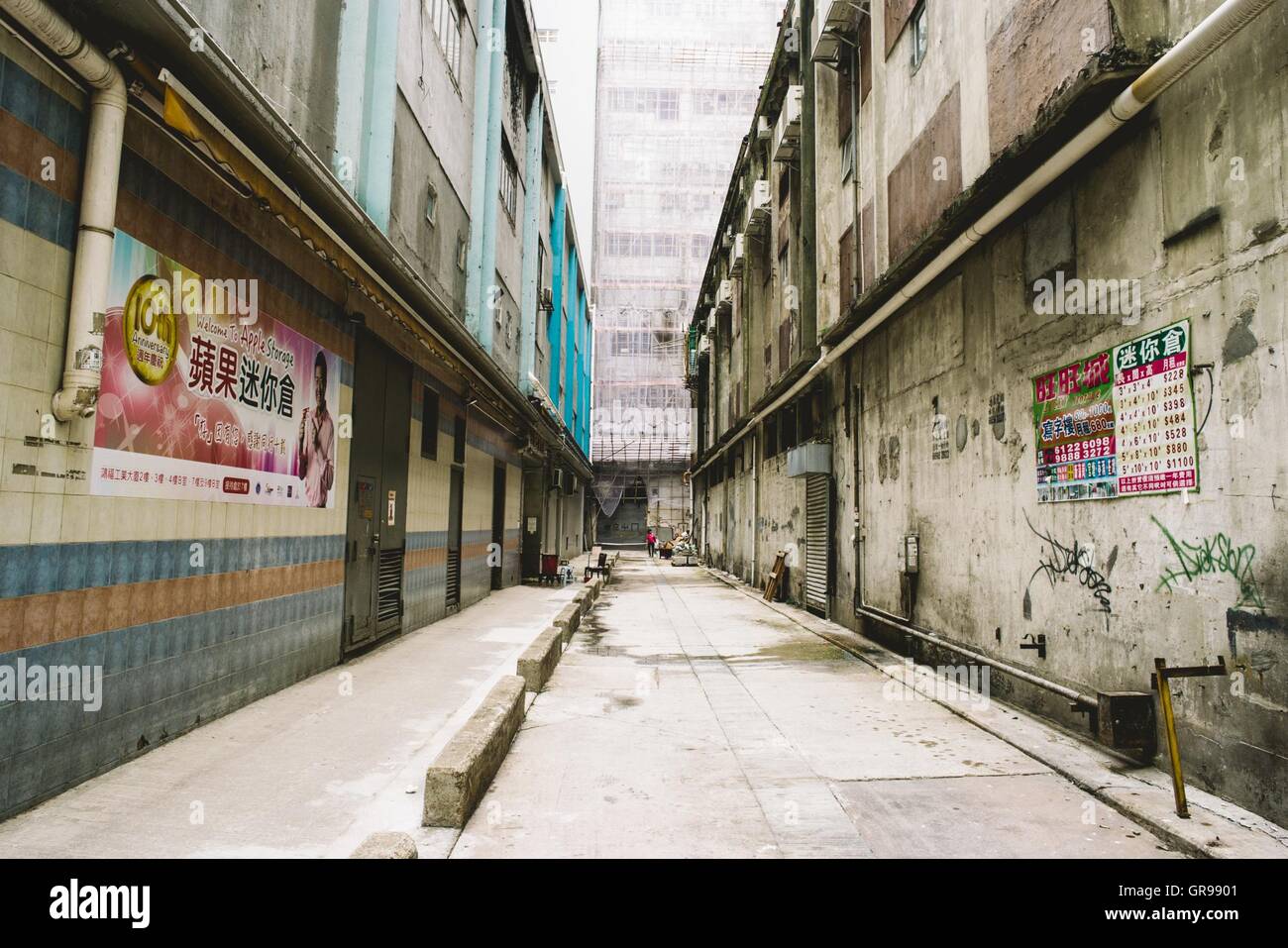 Street Between Buildings Stock Photo - Alamy