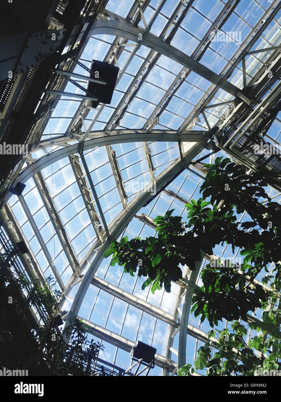 Inside of building hi-res stock photography and images - Alamy