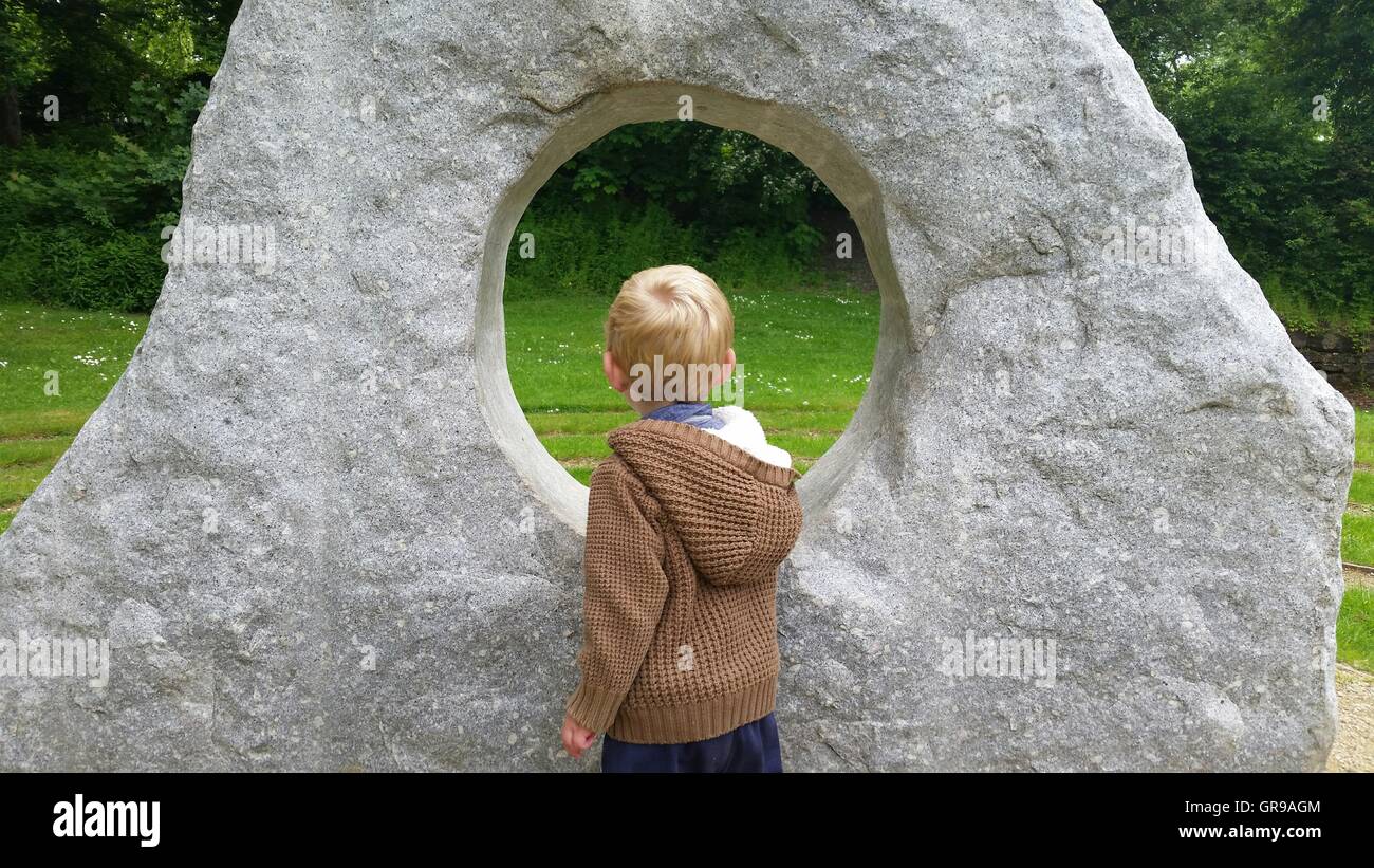Person looking through sculpture hi-res stock photography and images ...