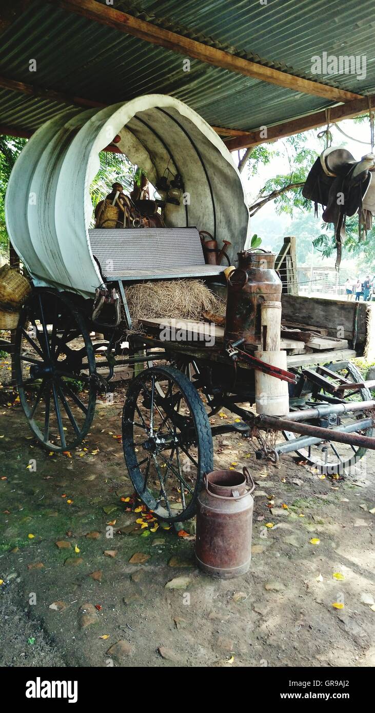 Old fashioned hay cart hi-res stock photography and images - Alamy
