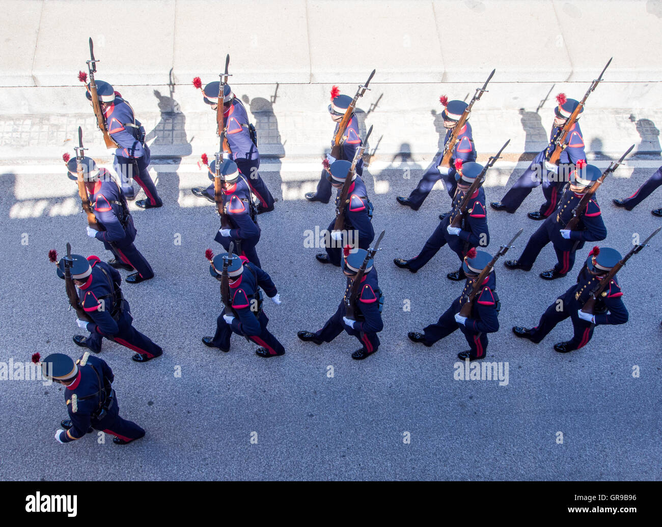 Soldiers marching in the street hi-res stock photography and images - Alamy