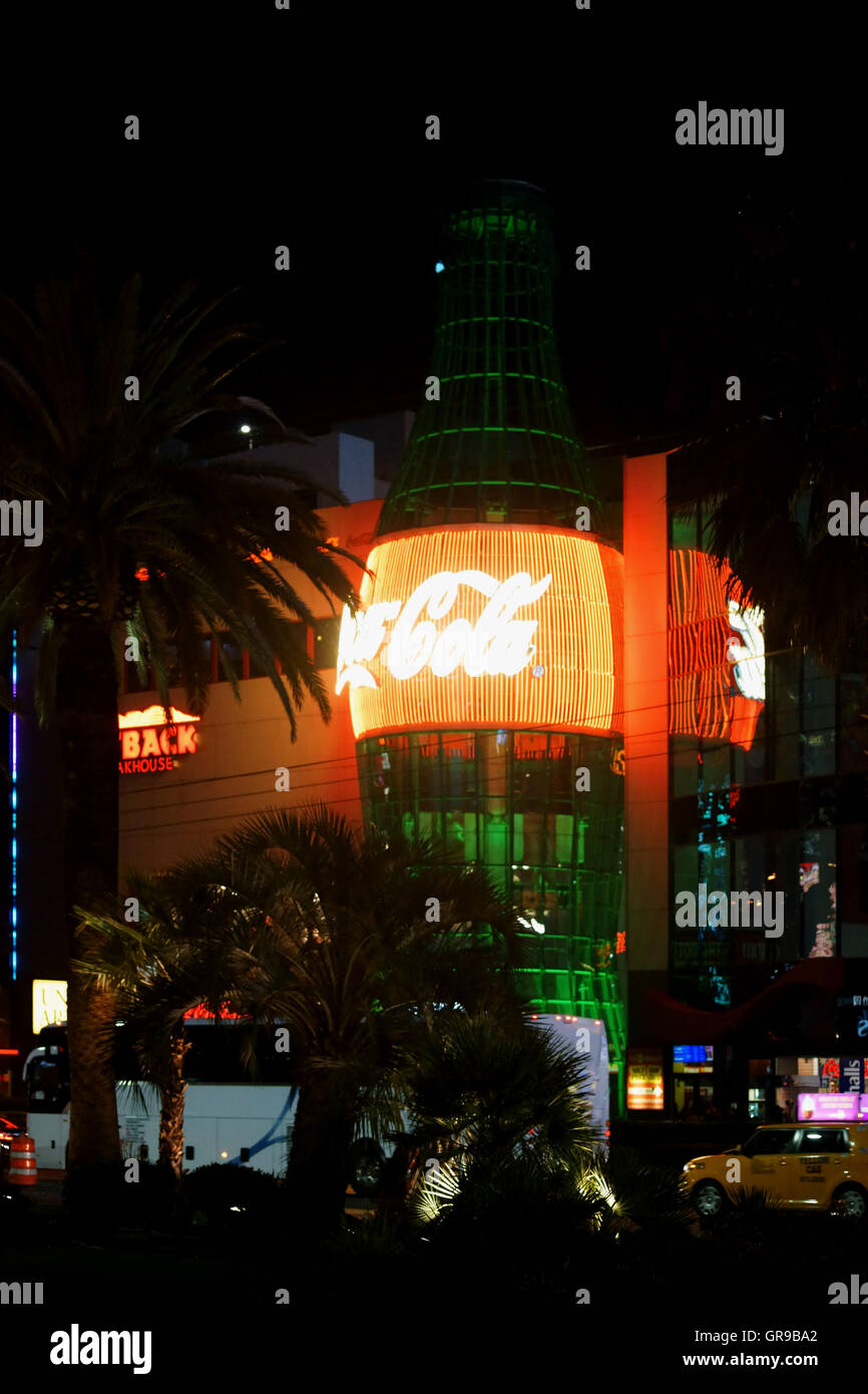 Coca cola store hi-res stock photography and images - Alamy