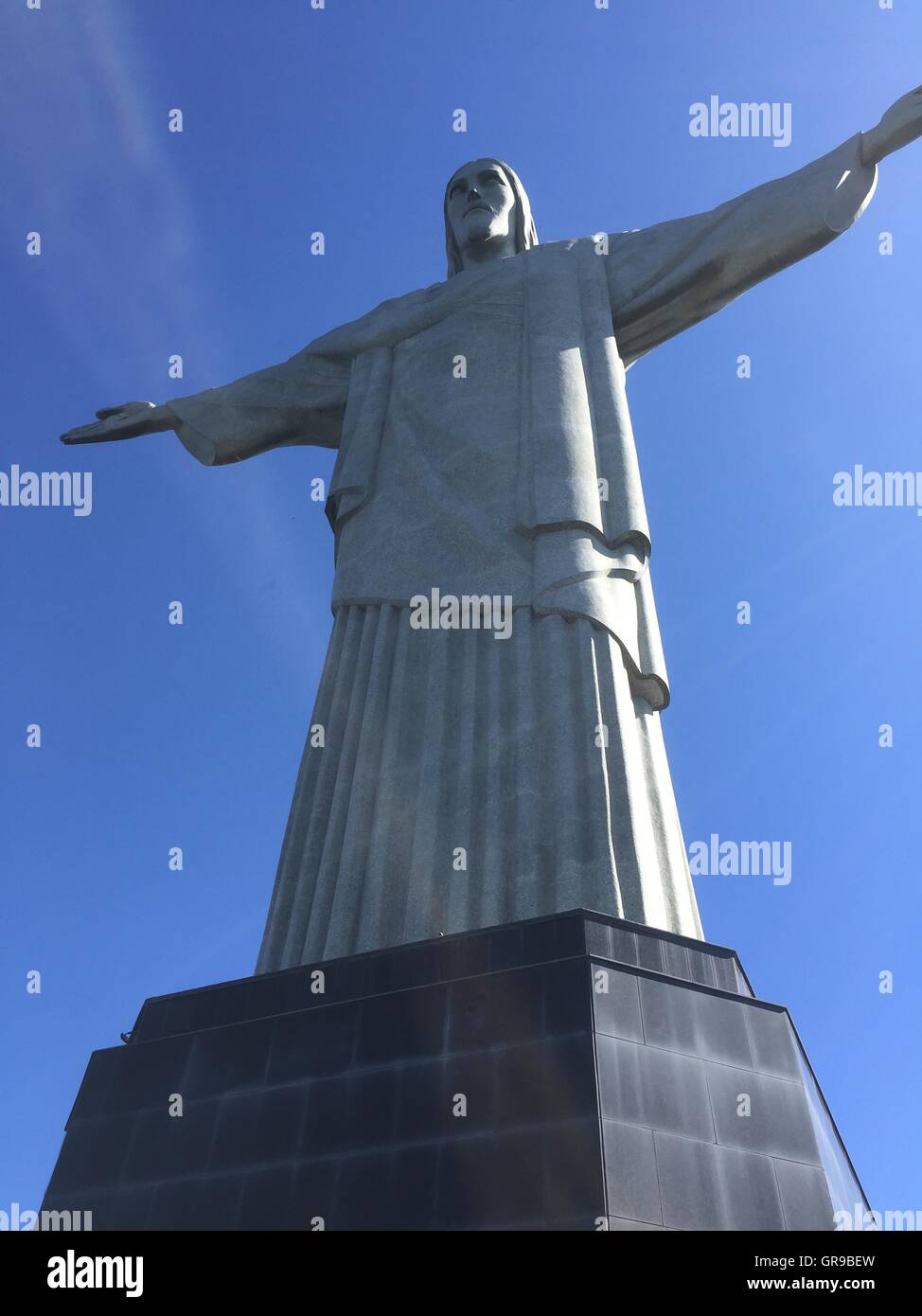 Christ the redeemer statue built hi-res stock photography and images ...