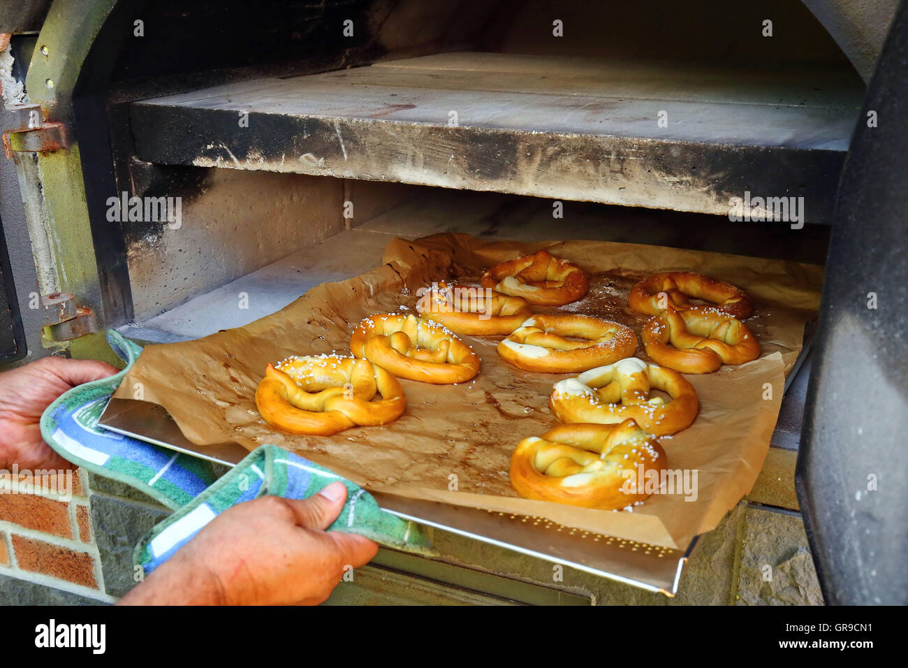 Wood bake hi-res stock photography and images - Alamy