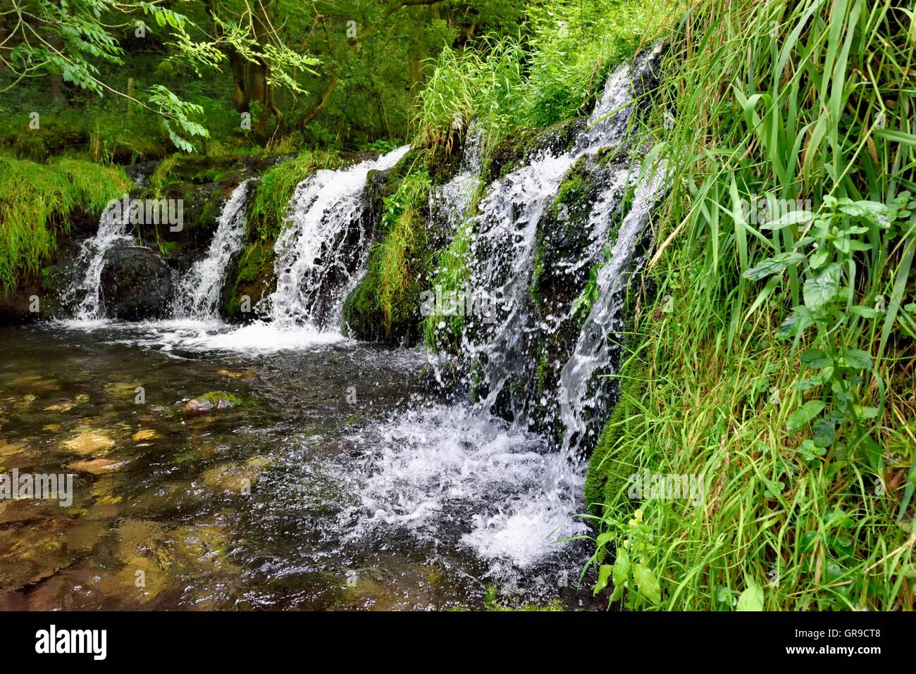 Lathkill dale waterfall hi-res stock photography and images - Alamy
