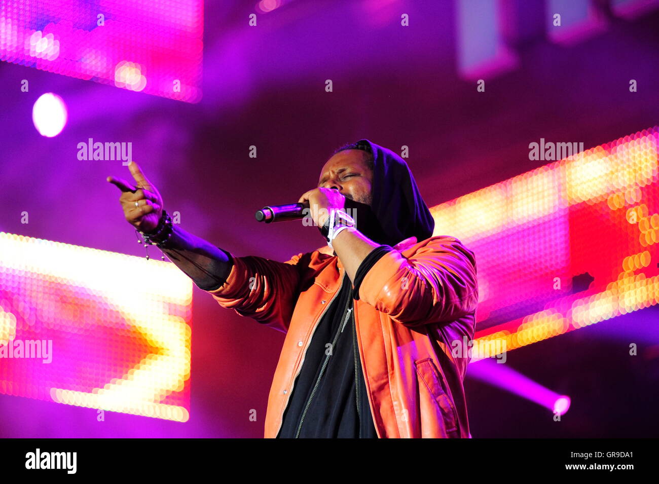 Yosef wolde mariam singer hi-res stock photography and images - Alamy