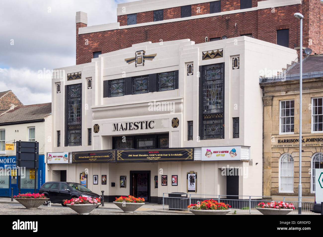 Streamline moderne cinema england hi-res stock photography and images ...