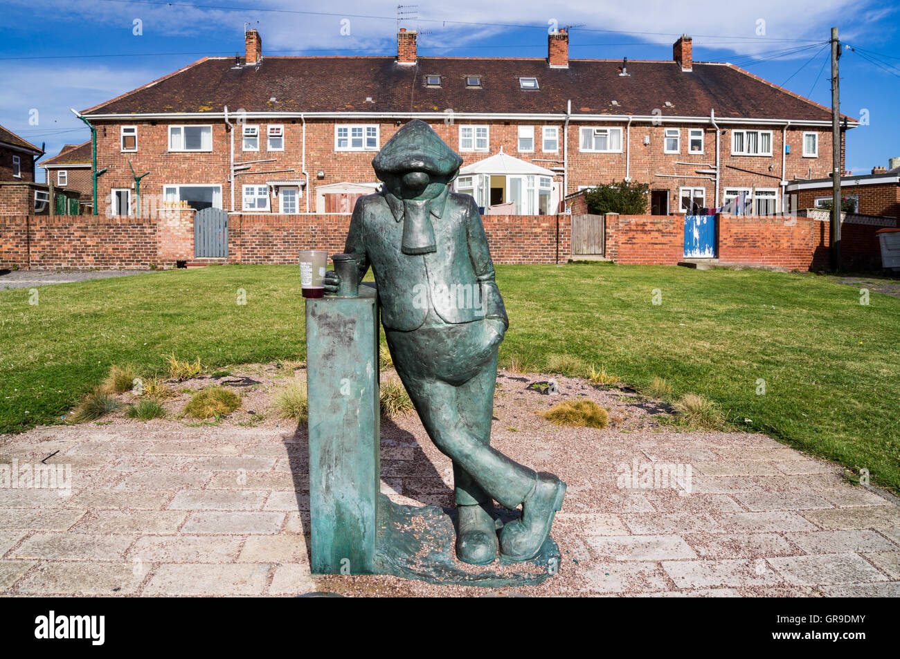 The andy capp sculpture hi-res stock photography and images - Alamy