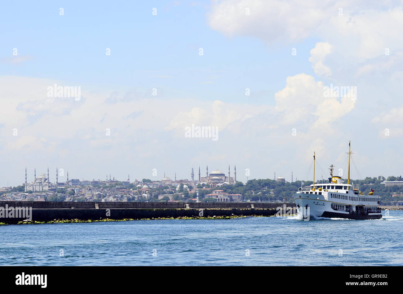 Harbour Area Of Kadiköy, Asian Part Of Istanbul Stock Photo - Alamy