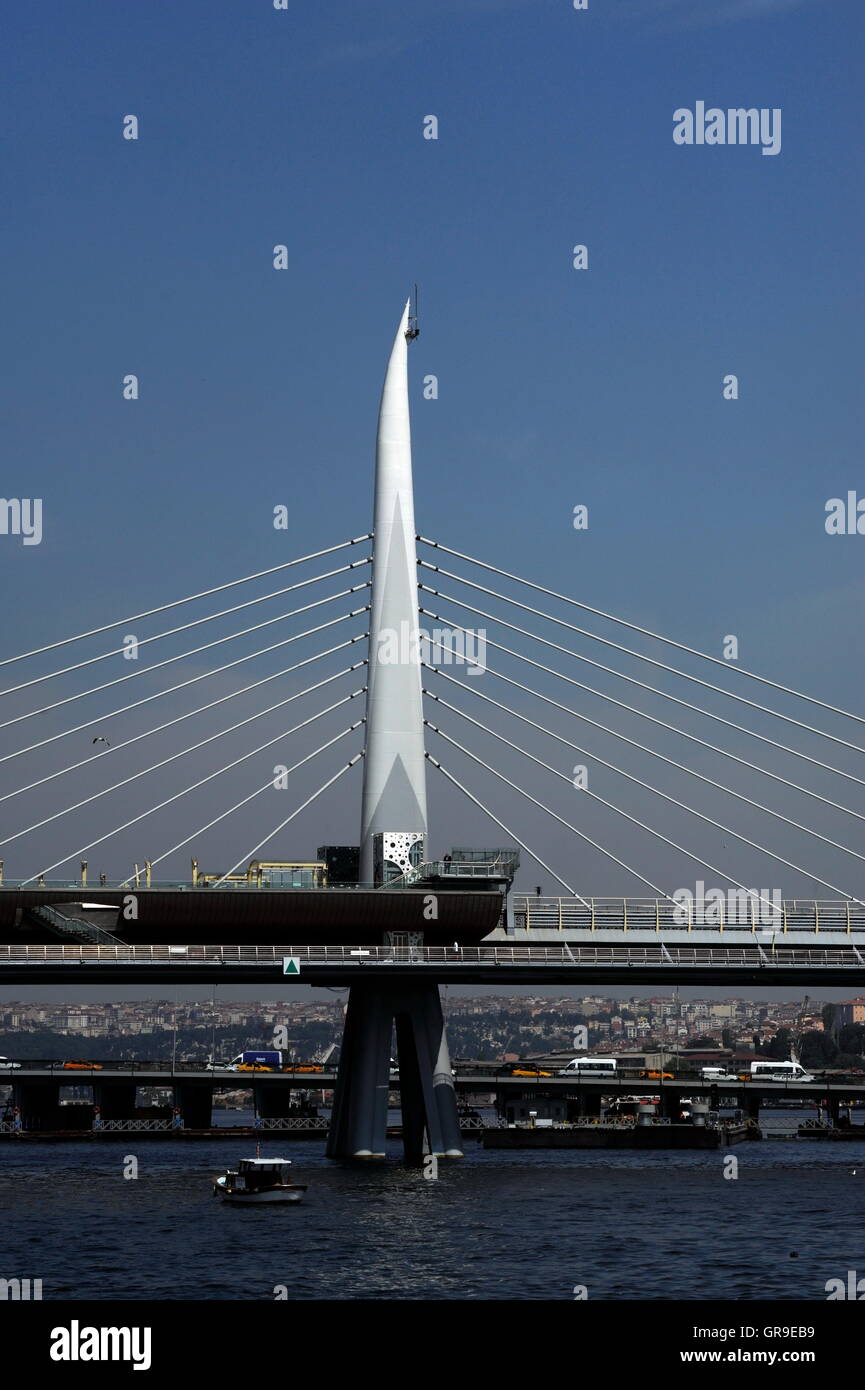 Golden horn bridges hi-res stock photography and images - Alamy