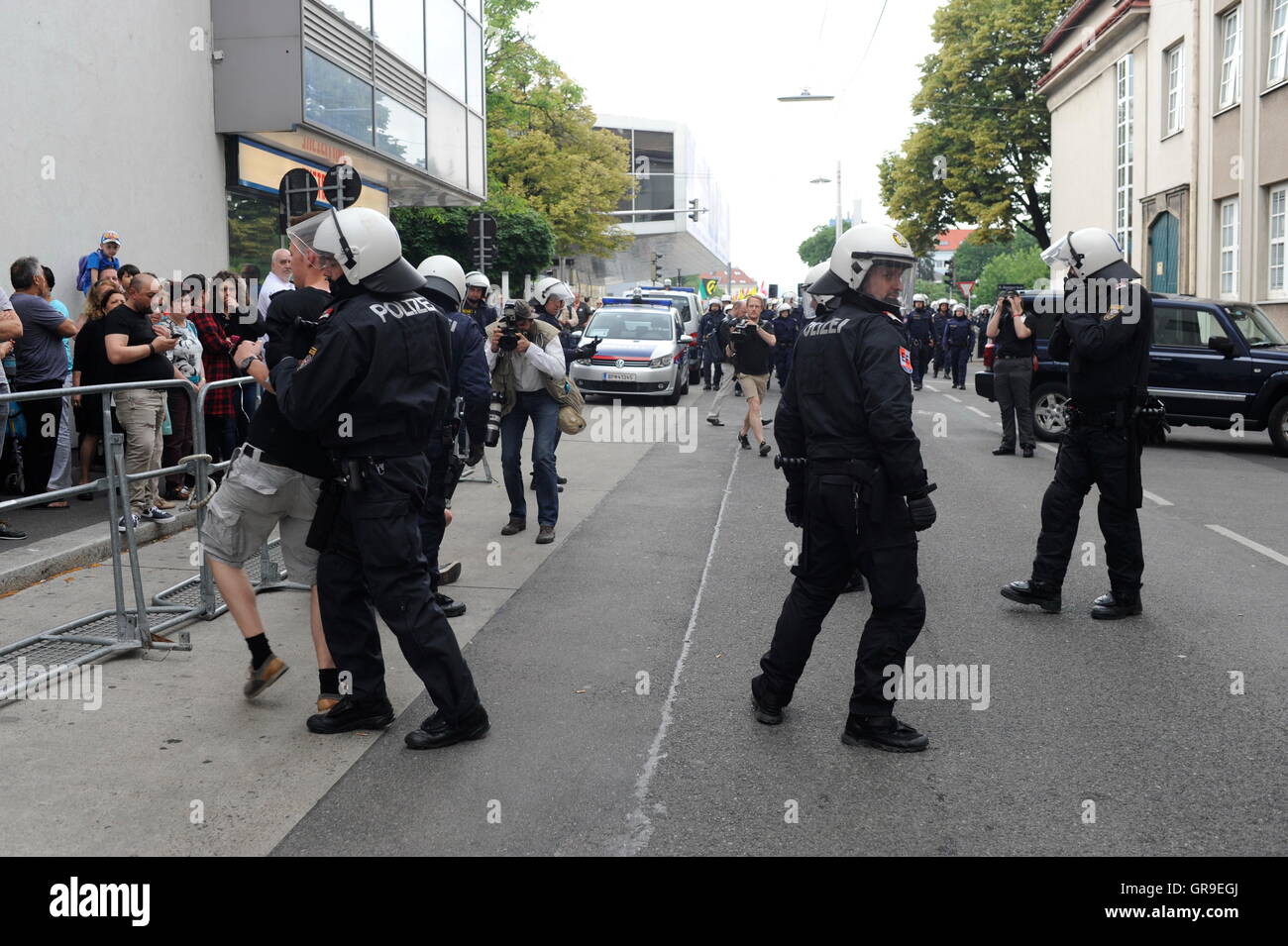 Austrian Police Uniform High Resolution Stock Photography and Images ...