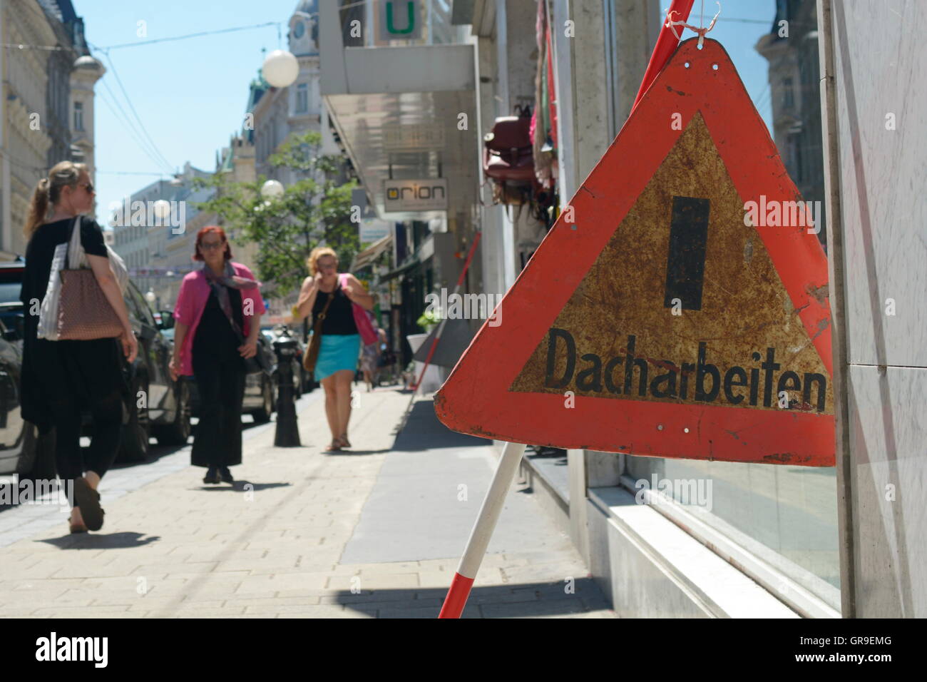 Warning Sign Roof Work Stock Photo - Alamy