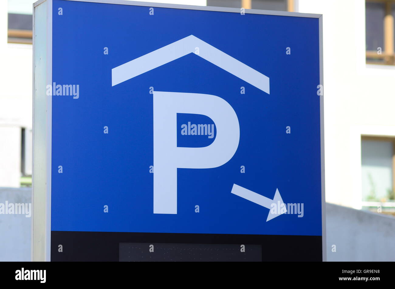 Shield icon sign symbols hi-res stock photography and images - Alamy