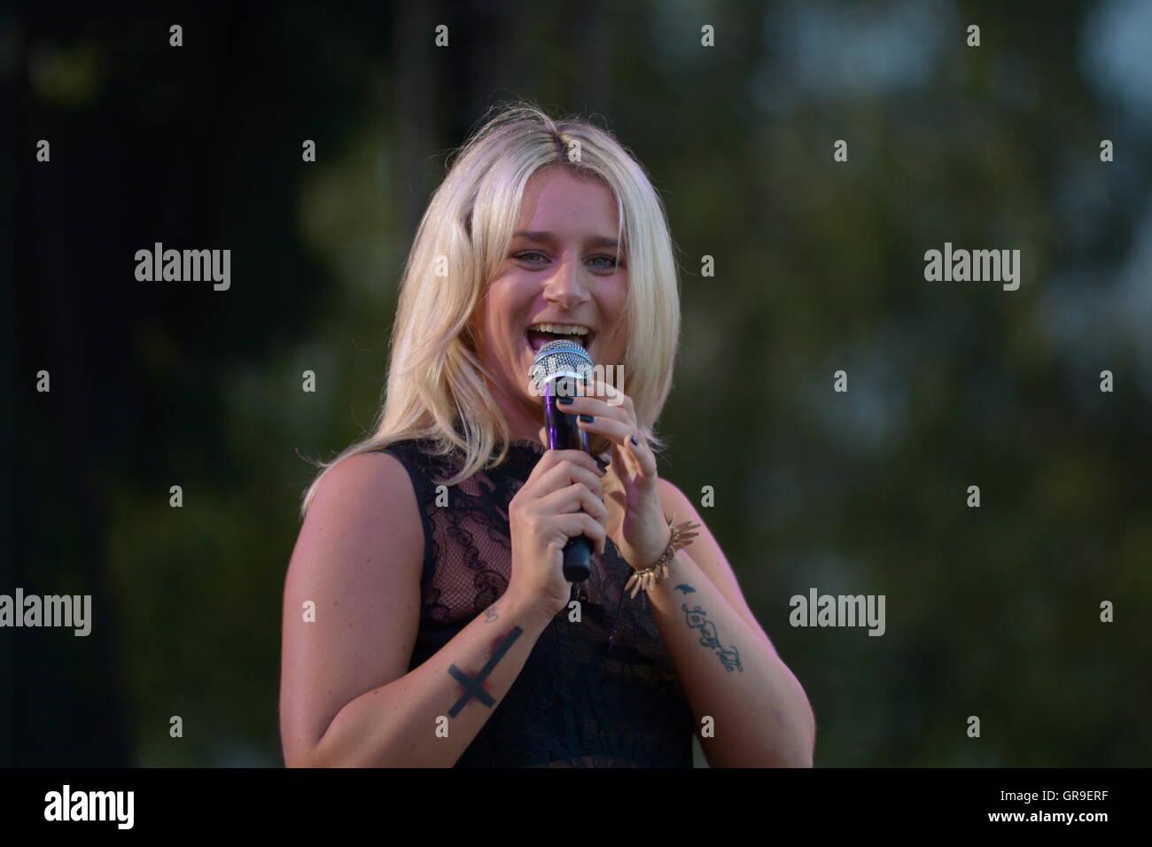 Stephanie singer hi-res stock photography and images - Alamy