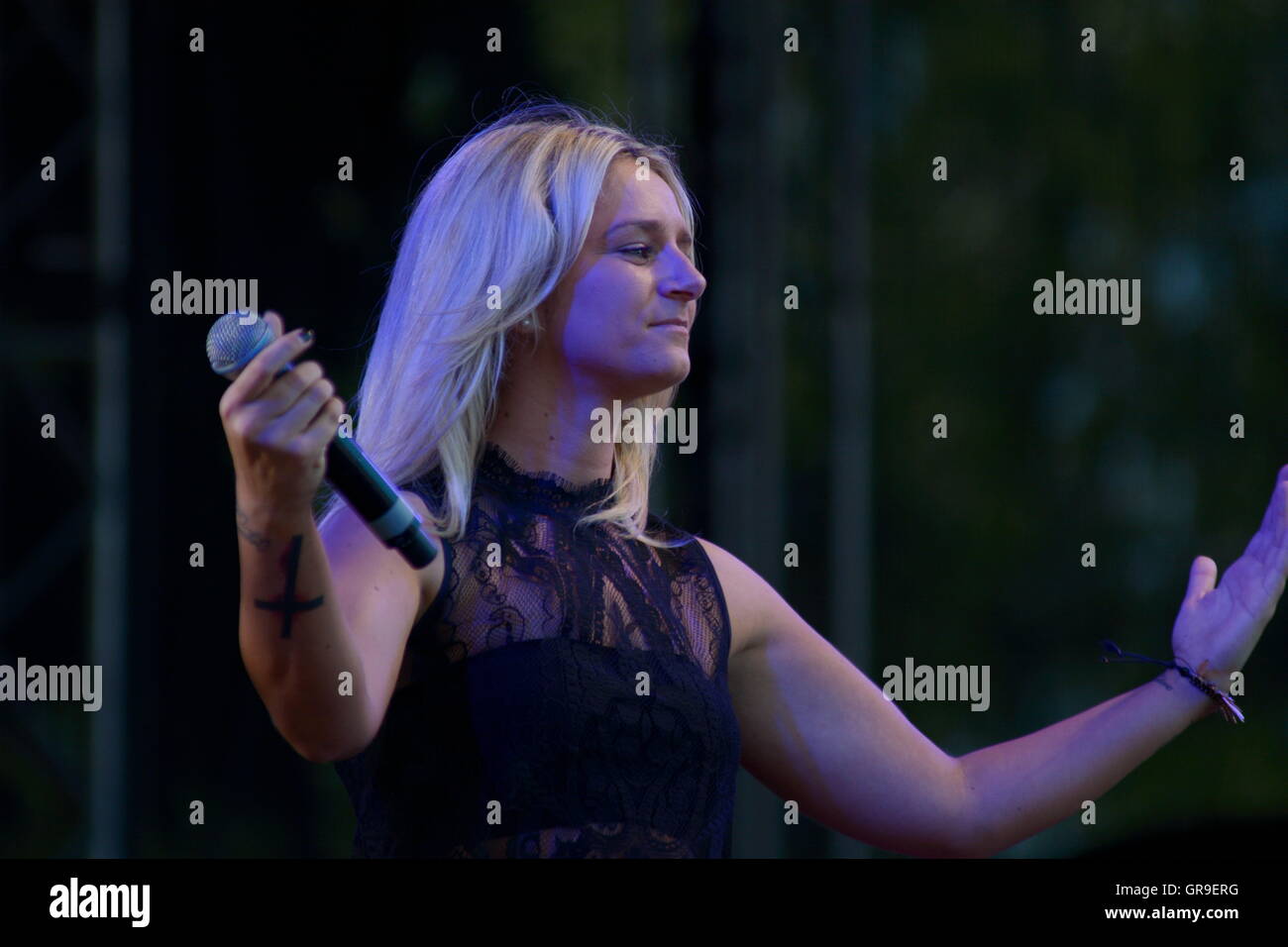 Stephanie In Concert Stock Photo - Alamy