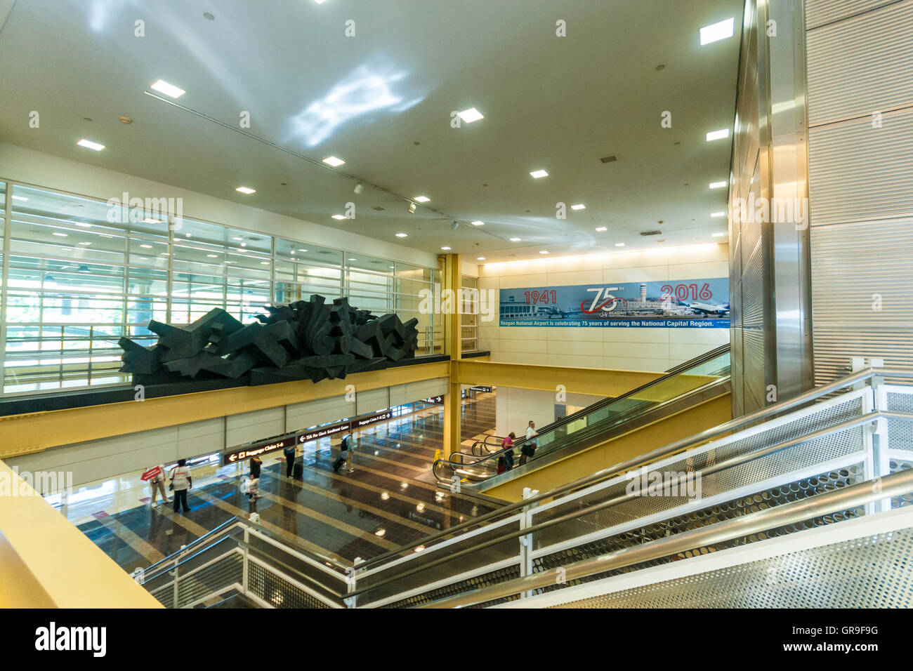 Ronald reagan national airport terminal hi-res stock photography and ...