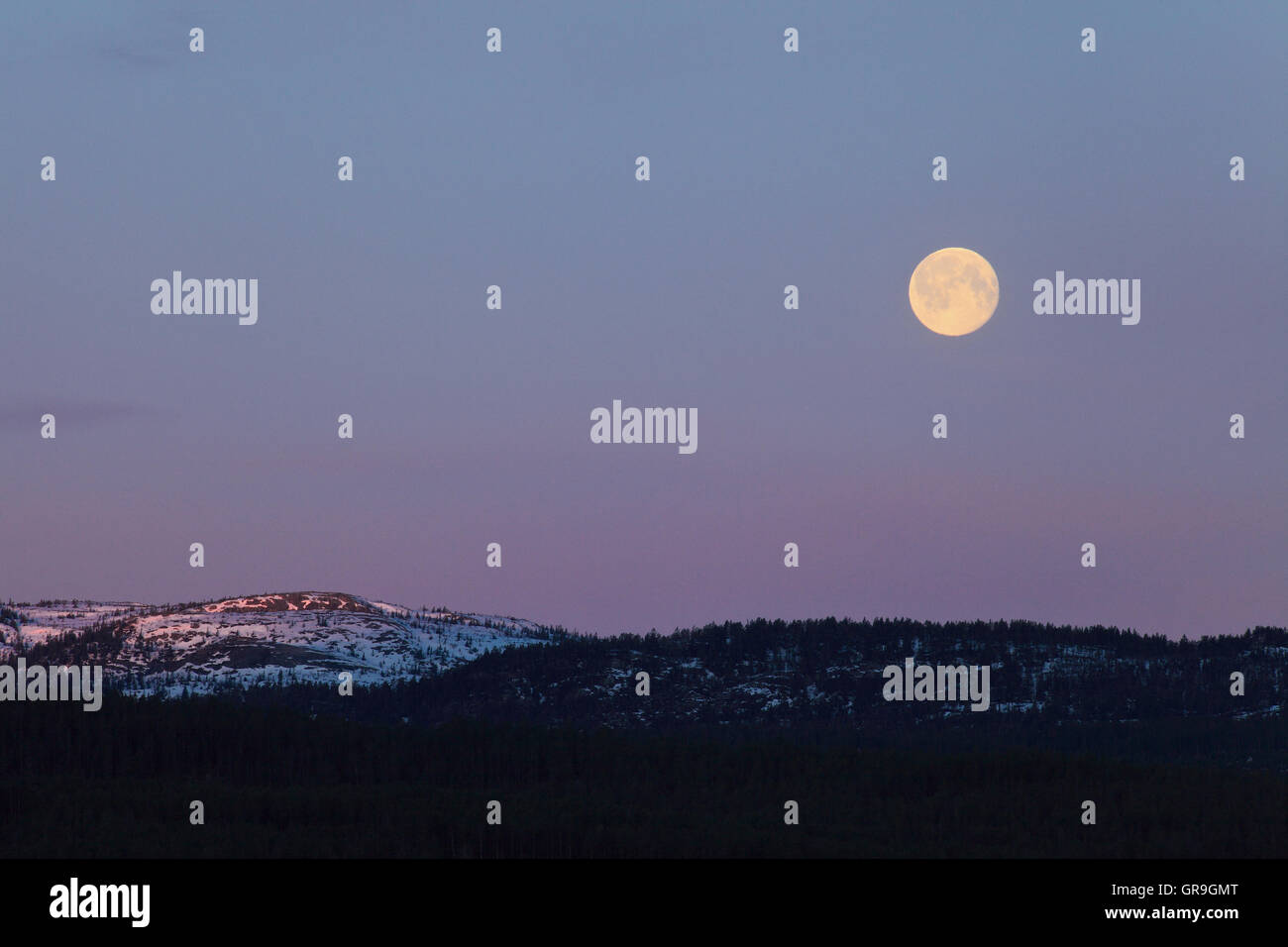 Norwegian full moon hi-res stock photography and images - Alamy